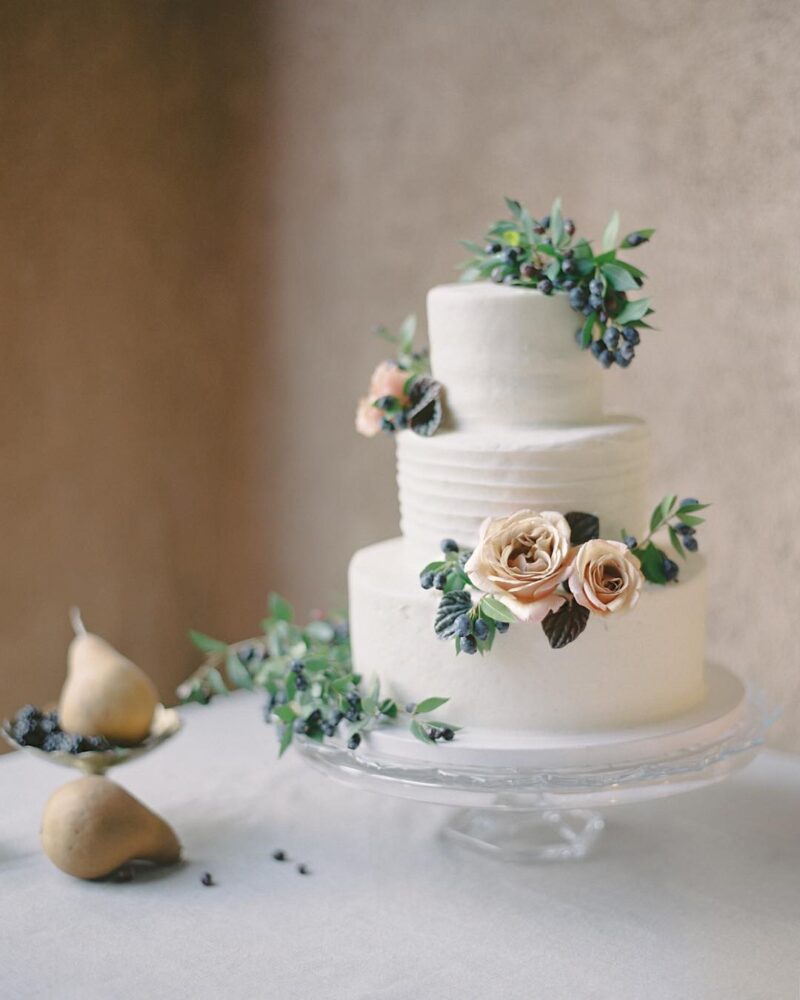 110 Fall Wedding Cakes That Deserve A Standing Ovation ⋆ Ruffled
