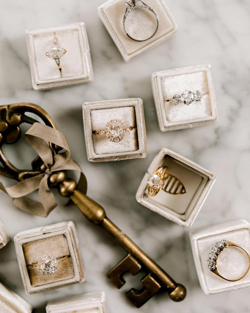 26 Cluster Engagement Rings To Get Obsessed With!